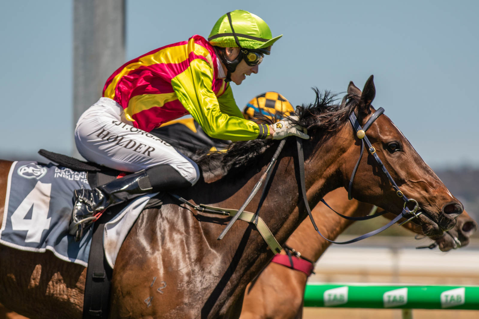 Chipping Away at the final product | Country Racing SA
