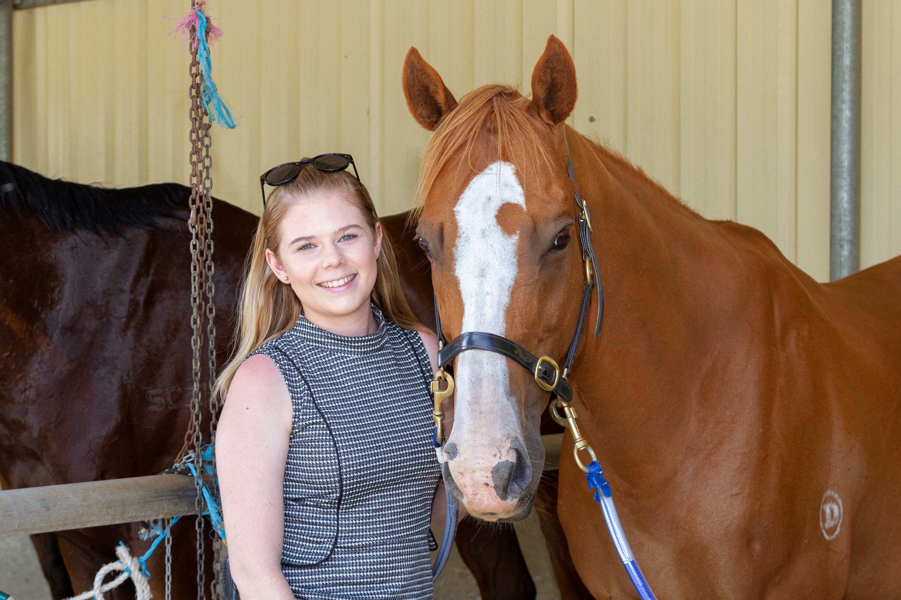 For Hannah, it’s all about the horses | Country Racing SA